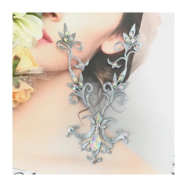 アイロン接着できるシルバーのラインストーン付き刺繍ワッペンモチーフになります。新体操、社交ダンス、バトントワリング、レオタード、ベリーダンス、フィギュアスケート、バレエ衣装、ドレス、ステージ衣装、手作り制作などにお使いいただけます。アイロン...