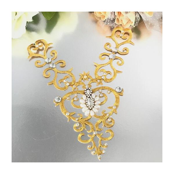 アイロン接着できるゴールドのラインストーン付き刺繍ワッペンモチーフになります。新体操、社交ダンス、バトントワリング、レオタード、ベリーダンス、フィギュアスケート、バレエ衣装、ドレス、ステージ衣装、ハンドメイド材料などにお使いいただけます。ア...