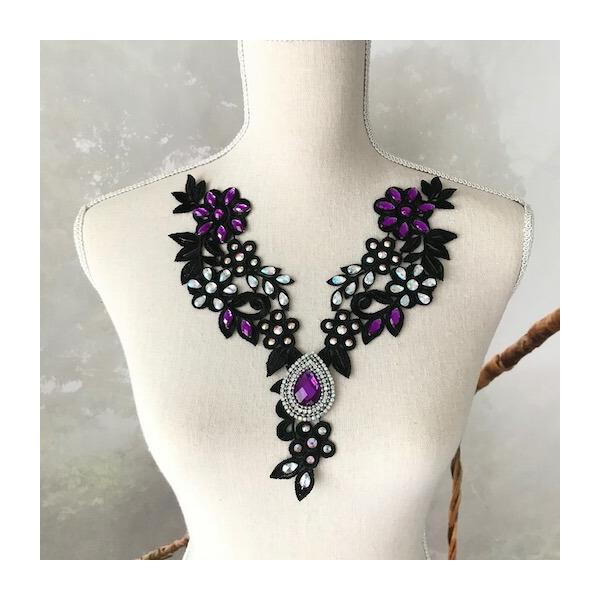 ブラックの豪華なラインストーン付きネックラインレースモチーフになります。新体操、社交ダンス、バトントワリング、レオタード、ベリーダンス、フィギュアスケート、バレエ衣装、ドレス、服飾、ステージ衣装、ハンドメイド材料などにお使いいただけます。サ...