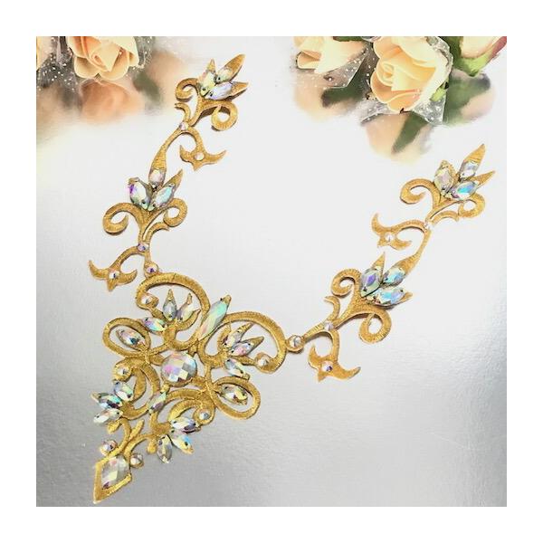 アイロン接着できるゴールドのラインストーン付き刺繍ワッペンモチーフになります。新体操、社交ダンス、バトントワリング、レオタード、ベリーダンス、フィギュアスケート、バレエ衣装、ドレス、ステージ衣装、ハンドメイド材料などにお使いいただけます。ア...