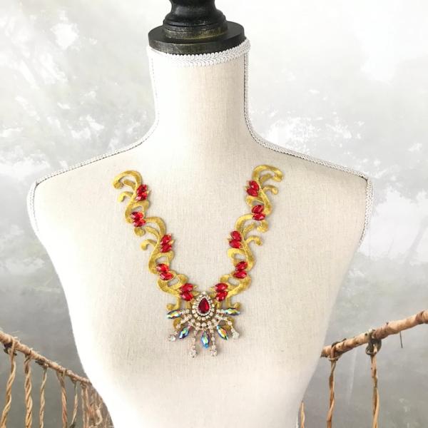 ゴールド レオタード バトン モチーフ ネックライン ラインストーン ネックラインモチーフ ワッペン アイロン用 貼り付け 衣装 レオタードモチーフ バレエ衣装 舞台衣装 ステージ衣装 ダンス衣装 社交ダンス フィギア衣装