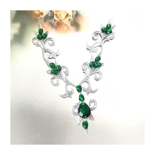 アイロン接着できるシルバーのラインストーン付き刺繍ワッペンモチーフになります。新体操、社交ダンス、バトントワリング、レオタード、ベリーダンス、フィギュアスケート、バレエ衣装、ドレス、ステージ衣装、手作り制作などにお使いいただけます。アイロン...