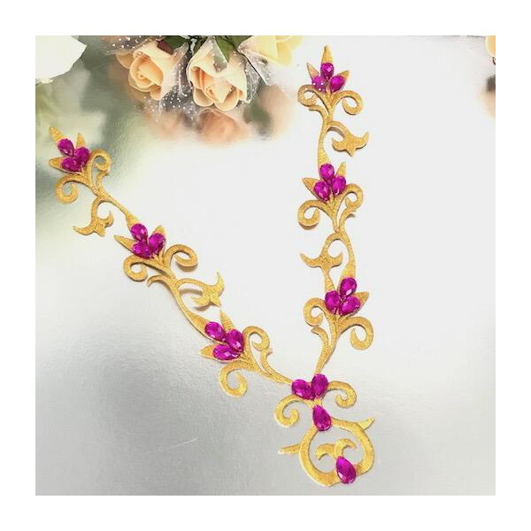 アイロン接着できるゴールドのラインストーン付き刺繍ワッペンモチーフになります。新体操、社交ダンス、バトントワリング、レオタード、ベリーダンス、フィギュアスケート、バレエ衣装、ドレス、ステージ衣装、手作り制作などにお使いいただけます。アイロン...