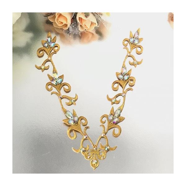 アイロン接着できるゴールドのラインストーン付き刺繍ワッペンモチーフになります。新体操、社交ダンス、バトントワリング、レオタード、ベリーダンス、フィギュアスケート、バレエ衣装、ドレス、ステージ衣装、手作り制作などにお使いいただけます。アイロン...