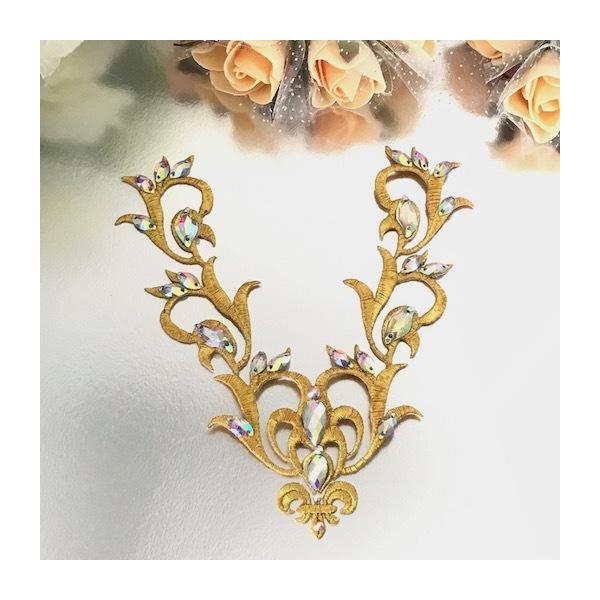 アイロン接着できるゴールドのラインストーン付き刺繍ワッペンモチーフになります。新体操、社交ダンス、バトントワリング、レオタード、ベリーダンス、フィギュアスケート、バレエ衣装、ドレス、ステージ衣装、手作り制作などにお使いいただけます。アイロン...