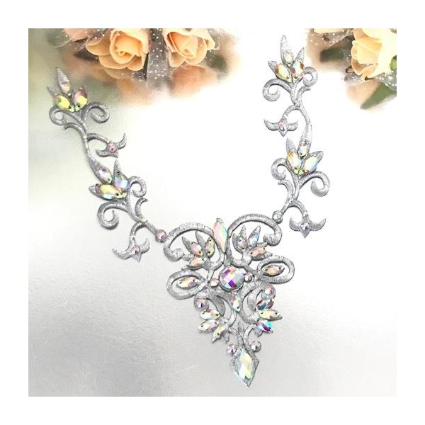 アイロン接着できるシルバーのラインストーン付き刺繍ワッペンモチーフになります。新体操、社交ダンス、バトントワリング、レオタード、ベリーダンス、フィギュアスケート、バレエ衣装、ドレス、ステージ衣装、ハンドメイド材料などにお使いいただけます。ア...