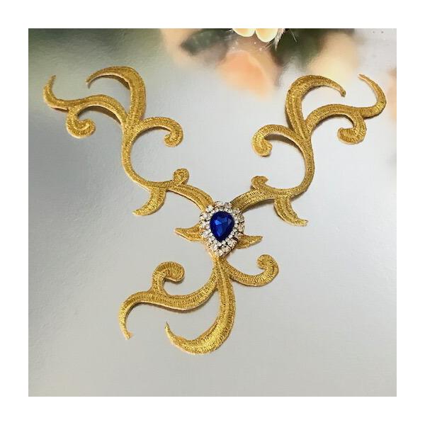 アイロン接着できるゴールドのストーン付きネックライン形のワッペンモチーフになります。新体操、社交ダンス、バトントワリング、レオタード、ベリーダンス、フィギュアスケート、バレエ衣装、ドレス、服飾、ステージ衣装、ハンドメイド材料などにお使いいた...