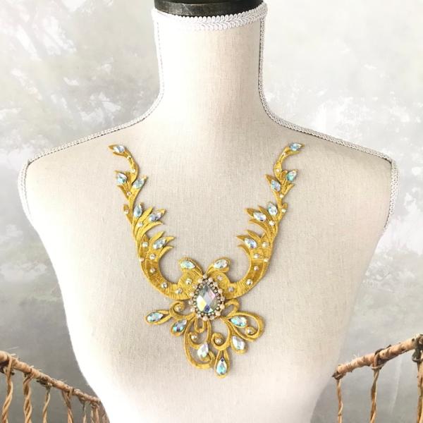 ゴールド アップリケ ネックライン モチーフ 衣装 刺繍ワッペン レオタードモチーフ アイロンワッペン アイロン接着 アップリケワッペン モチーフ 装飾 バトンモチーフ バレエ衣装 舞台衣装 ステージ衣装 ダンス衣装 社交ダンス フィギア衣装