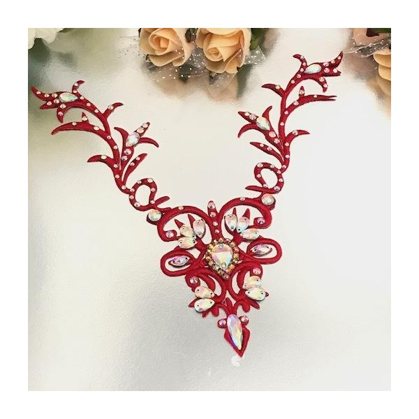 アイロン接着できるレッドのラインストーン付き刺繍ワッペンモチーフになります。新体操、社交ダンス、バトントワリング、レオタード、ベリーダンス、フィギュアスケート、バレエ衣装、ドレス、ステージ衣装、ハンドメイド材料などにお使いいただけます。アイ...