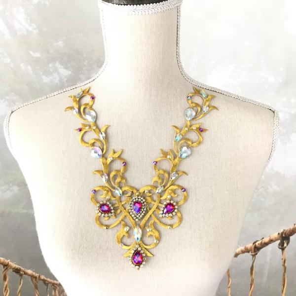 ゴールド アップリケ ネックライン モチーフ 衣装 刺繍ワッペン レオタードモチーフ アイロンワッペン アイロン接着 アップリケワッペン モチーフ 装飾 バトンモチーフ バレエ衣装 舞台衣装 ステージ衣装 ダンス衣装 社交ダンス フィギア衣装