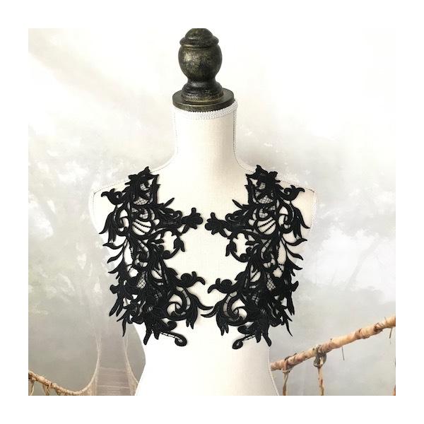 素敵なブラックカラーのお花の刺繍レースモチーフセットになります。新体操、社交ダンス、バトントワリング、レオタード、ベリーダンス、フィギュアスケート、バレエ、ドレス、ステージ衣装、ハンドメイド材料などにお使いいただけます。サイズ：H32cm ...