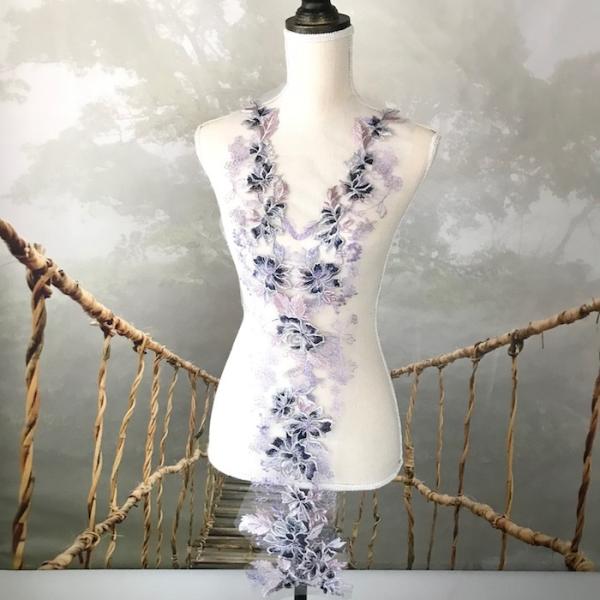 お花のパープルラメ入りの刺繍チュールモチーフになります。ワンピース、新体操、社交ダンス、バトントワリング、レオタード、ベリーダンス、フィギュアスケート、バレエ衣装、ドレス、服飾、ステージ衣装、舞台衣装、ハンドメイド材料などにお使いいただけま...