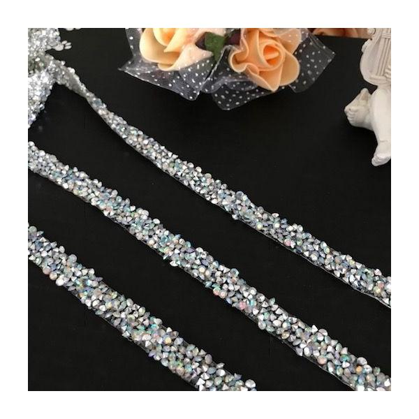 アイロン接着できるキラキララインストーンブレードになります。ラインストーンを付けるのが苦手な方に最適です。お好みでカットして、使い方はアイデア次第になります。ウェディング、ブライダル、セレモニー 、ドレス、ダンス、バトントワリング、レオター...