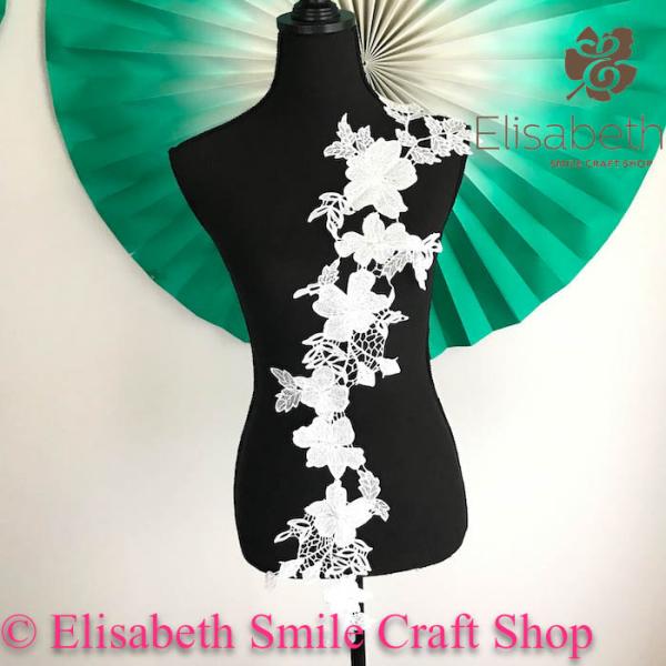 ホワイトカラーのバラの刺繍レースモチーフになります。色々切り取って自由デザインの装飾ができます。新体操、社交ダンス、バトントワリング、レオタード、ベリーダンス、フィギュアスケート、バレエ、ドレスなどに縫い付けるだけでワンポイントアクセントと...