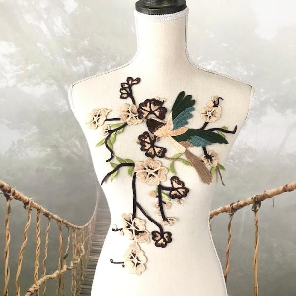 ベージュ系のバードとお花のモチーフレースになります。ワンピース、新体操、社交ダンス、バトントワリング、レオタード、ベリーダンス、フィギュアスケート、バレエ衣装、ドレス、服飾、ステージ衣装、舞台衣装、ハンドメイド材料などにお使いいただけます。...