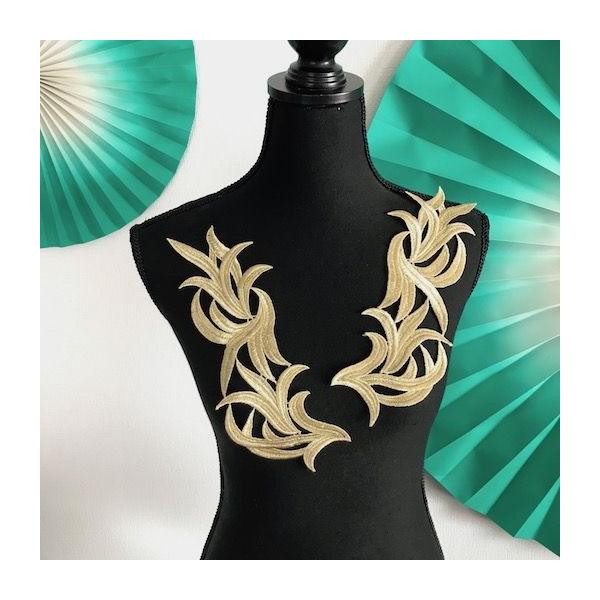 アブストラクトの刺繍モチーフセットになります。新体操、社交ダンス、バトントワリング、レオタード、ベリーダンス、フィギュアスケート、バレエ、ドレスなどに縫い付けるだけでワンポイントアクセントとして個性的な仕上がりになります。サイズ：H28cm...