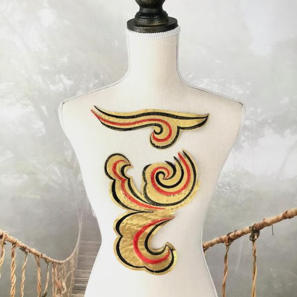 アイロン接着できるスパンコール付きゴールドのモチーフセットになります。新体操、社交ダンス、バトントワリング、レオタード、ベリーダンス、フィギュアスケート、バレエ衣装、ドレス、服飾、ステージ衣装、舞台衣装、ハンドメイド材料などにお使いいただけ...