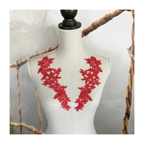 お花の刺繍モチーフセットになります。新体操、社交ダンス、バトントワリング、レオタード、ベリーダンス、フィギュアスケート、バレエ、ドレスなどに縫い付けるだけでワンポイントアクセントとして個性的な仕上がりになります。サイズ：H24cm W9cm...