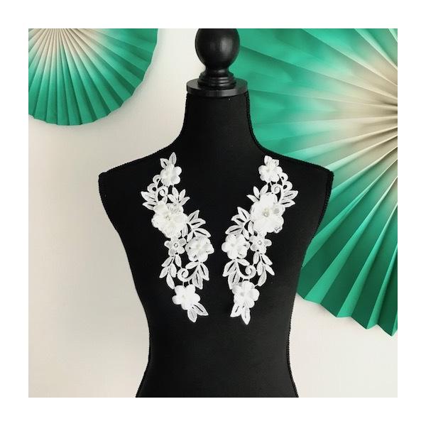 パールとビーズ付き立体的な花のモチーフになります新体操、社交ダンス、バトントワリング、レオタード、ベリーダンス、フィギュアスケート、バレエ衣装、ドレス、服飾、ステージ衣装、ハンドメイド材料などにお使いいただけます。カラー : ホワイトサイズ...