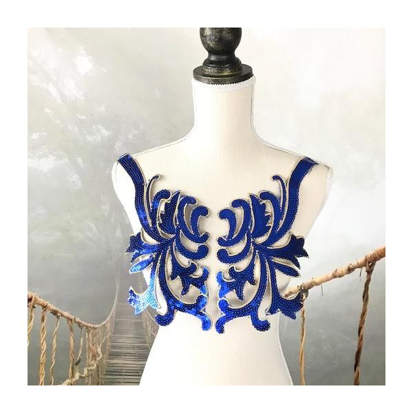 ブルーのアイロン用スパンコールモチーフセットです。新体操、社交ダンス、バトントワリング、レオタード、ベリーダンス、フィギュアスケート、バレエ衣装、ドレス、服飾、ステージ衣装、舞台衣装、ハンドメイド材料などにお使いいただけます。サイズ：H32...