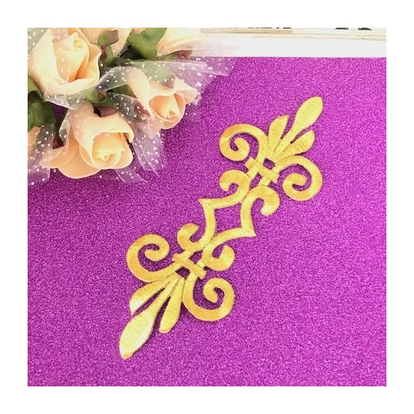 アイロン接着できるゴールドの刺繍ワッペンモチーフになります。新体操、社交ダンス、バトントワリング、レオタード、ベリーダンス、フィギュアスケート、バレエ衣装、ドレス、ステージ衣装、手作り制作などにお使いいただけます。※ アイロン接着or縫い付...