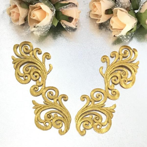 アイロン接着できるゴールドの刺繍ワッペンモチーフです。コスチューム、新体操、社交ダンス、バトントワリング、レオタード、ベリーダンス、フィギュアスケート、バレエ衣装、ドレス、服飾、ステージ衣装、舞台衣装、ワンピース、ハンドメイド材料などにお使...