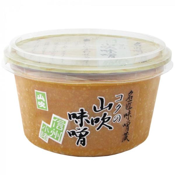 樽からつめたばかりの新鮮なお味噌です。低温熟成をさせ、深い味と高い香りを醸し出しました。