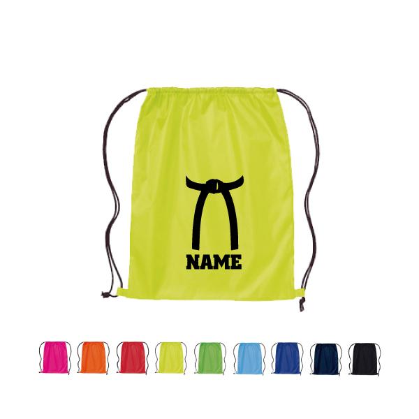 名入れランドリーバッグとは？ポリエステルのナップサック（リュックサック）。職業別のシルエットにお名前が入れられるので、部活のチーム名や学校名を入れたり、同好会などの名称を入れたりとさまざまな使い方が考えられ、とても人気の高い商品です。