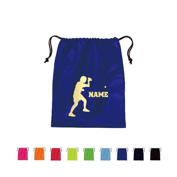 名入れシューズバッグとは？巾着タイプのポリエステルバッグ。室内履きや外履きの専用シューズなどを入れるのに最適なバッグです。スポーツ別のシルエットにお名前が入れられるので、運動部などの部活のチーム名や学校名を入れたり、同好会などの名称を入れた...