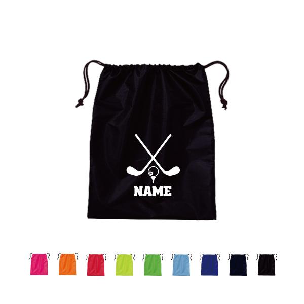 名入れシューズバッグとは？巾着タイプのポリエステルバッグ。室内履きや外履きの専用シューズなどを入れるのに最適なバッグです。シルエットデザインにお名前が入れられるので、部活のチーム名や学校名を入れたり、同好会などの名称を入れたりとさまざまな使...