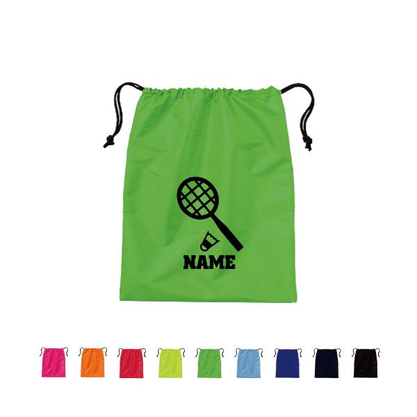 名入れシューズバッグとは？巾着タイプのポリエステルバッグ。室内履きや外履きの専用シューズなどを入れるのに最適なバッグです。シルエットデザインにお名前が入れられるので、部活のチーム名や学校名を入れたり、同好会などの名称を入れたりとさまざまな使...
