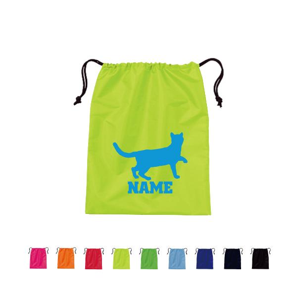 名入れシューズバッグとは？巾着タイプのポリエステルバッグ。室内履きや外履きの専用シューズなどを入れるのに最適なバッグです。シルエットデザインにお名前が入れられるので、部活のチーム名や学校名を入れたり、同好会などの名称を入れたりとさまざまな使...