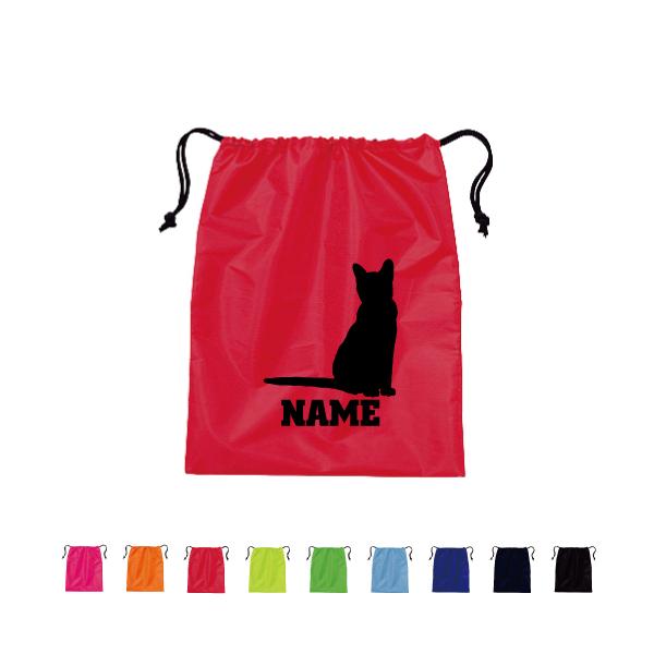 名入れシューズバッグとは？巾着タイプのポリエステルバッグ。室内履きや外履きの専用シューズなどを入れるのに最適なバッグです。シルエットデザインにお名前が入れられるので、部活のチーム名や学校名を入れたり、同好会などの名称を入れたりとさまざまな使...