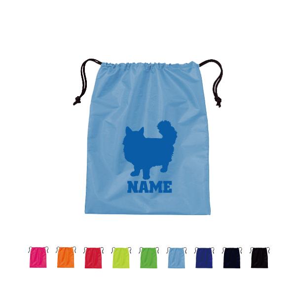 名入れシューズバッグとは？巾着タイプのポリエステルバッグ。室内履きや外履きの専用シューズなどを入れるのに最適なバッグです。シルエットデザインにお名前が入れられるので、部活のチーム名や学校名を入れたり、同好会などの名称を入れたりとさまざまな使...