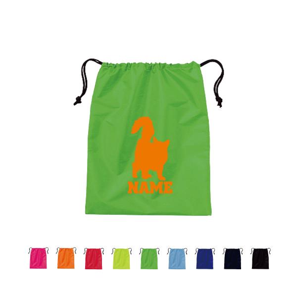 名入れシューズバッグとは？巾着タイプのポリエステルバッグ。室内履きや外履きの専用シューズなどを入れるのに最適なバッグです。シルエットデザインにお名前が入れられるので、部活のチーム名や学校名を入れたり、同好会などの名称を入れたりとさまざまな使...