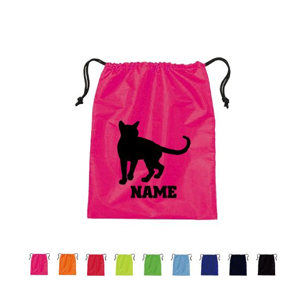 名入れシューズバッグとは？巾着タイプのポリエステルバッグ。室内履きや外履きの専用シューズなどを入れるのに最適なバッグです。シルエットデザインにお名前が入れられるので、部活のチーム名や学校名を入れたり、同好会などの名称を入れたりとさまざまな使...