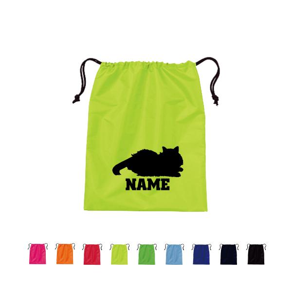 名入れシューズバッグとは？巾着タイプのポリエステルバッグ。室内履きや外履きの専用シューズなどを入れるのに最適なバッグです。シルエットデザインにお名前が入れられるので、部活のチーム名や学校名を入れたり、同好会などの名称を入れたりとさまざまな使...