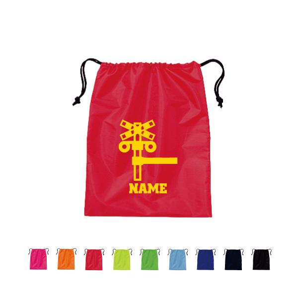 名入れシューズバッグとは？巾着タイプのポリエステルバッグ。室内履きや外履きの専用シューズなどを入れるのに最適なバッグです。シルエットデザインにお名前が入れられるので、部活のチーム名や学校名を入れたり、同好会などの名称を入れたりとさまざまな使...