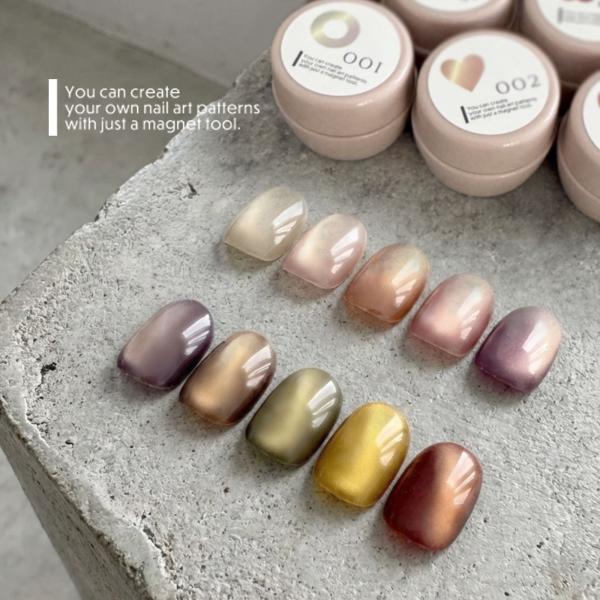 黄色味を抑えた、淡く上品なゴールドのマグネットジェルネイル。繊細な微粒子マグネットが光を集め、角度によって表情が変わる美しい輝きを演出します。ワンカラーでも奥行きのある立体感のある仕上がりに。指先に上品な存在感を与えてくれます。クリア感のあ...