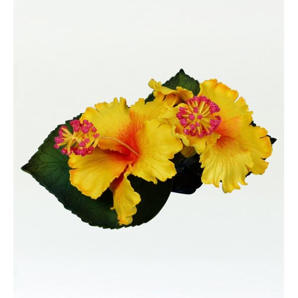 ハイビスカス 2連ヘアクリップは大きさも手頃で、髪に留めてご使用できます。ホイケにも練習のアクセントにも使用できます。 （小物・アクセサリー・グッズ等 2個以上のご注文の場合、梱包はまとめさせていただきます。）※手作りですので１つ１つ多少違...