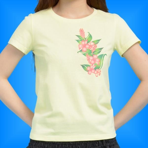 フロントにハイビスカスとジンジャーをデザインした華やかなフラTシャツです。大人でエキゾチックな雰囲気が漂うデザインです。縦のラインを強調するデザインが、ボディラインをすっきり見せてくれます。※プリント部分のアイロンはご遠慮ください。身丈：5...