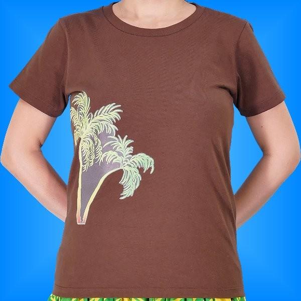 フロントにパームツリーをデザインした華やかなフラTシャツです。すっきり見えてパウスカートにも合わせやすいのが特徴です。 ※プリント部分のアイロンはご遠慮ください。身丈：65cm適応ヌード寸法：バスト89〜95cm／ ウエスト87〜93cm ...