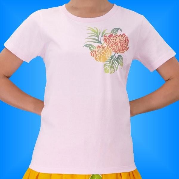 フロントにトーチジンジャーをデザインした華やかなフラTシャツです。すっきり見えてパウスカートにも合わせやすいのが特徴です。 ※プリント部分のアイロンはご遠慮ください。身丈：65cm適応ヌード寸法：バスト89〜95cm／ ウエスト87〜93c...