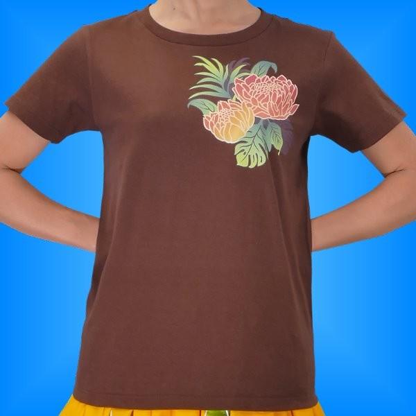 フロントにトーチジンジャーをデザインした華やかなフラTシャツです。すっきり見えてパウスカートにも合わせやすいのが特徴です。※プリント部分のアイロンはご遠慮ください。身丈：62cm適応ヌード寸法：バスト83〜89cm／ ウエスト81〜87cm...
