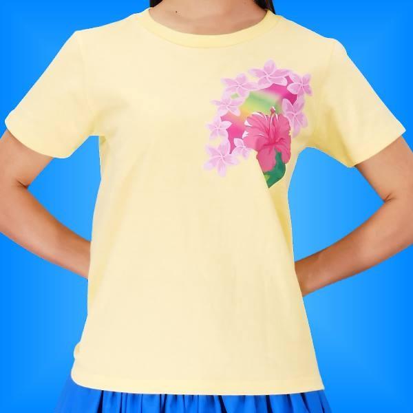 フロントにハイビスカスをデザインした華やかなフラTシャツです。すっきり見えてパウスカートにも合わせやすいのが特徴です。 ※プリント部分のアイロンはご遠慮ください。身丈：65cm適応ヌード寸法：バスト89〜95cm／ ウエスト87〜93cm ...