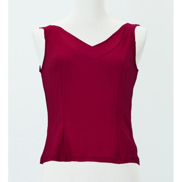 伸縮性がありすっきりとしたデザインのニットノースリーブブラウス。ボレロやシージョを羽織ったり、ファルダとのコーディネートにも活躍する一枚です。豊富なカラーバリエーションご用意しました！着丈：51cm適応ヌード寸法：バスト80〜93cm／ ウ...