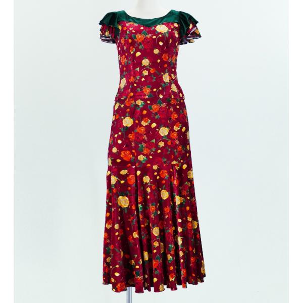 emikaオリジナルのベルベット生地を使用した、バラ柄のセットアップ。胸元の切り替えが特徴的なフリルブラウスに、総バラ柄のハイウエストファルダセットになっています。伸縮性のある生地で、動きやすく着心地も抜群。カラーバリエーションも5色と豊富...