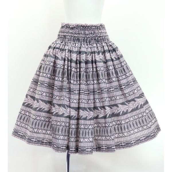 フラダンス パウスカート シングル73cm丈 グレー×ピンク 3215ハワイより直輸入のT/C ポリコットンハワイアンファブリックを高品質な自社工場で縫製。(柄の出方は異なる場合がございます。) スカート丈：73cm（ゴム入れ前75cm）適...