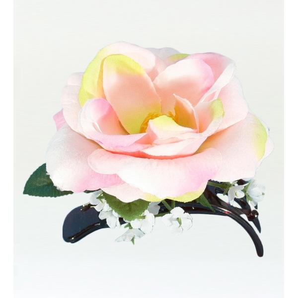 当店おすすめのローズヘアクリップはフラメンコには欠かせないアイテム！！シングルローズのヘアクリップは合わせやすくどんなフラメンコ衣装とも相性◎（2個以上のご注文の場合、梱包はまとめさせていただきます。）サイズ：9×9cm※生産ロットによって...