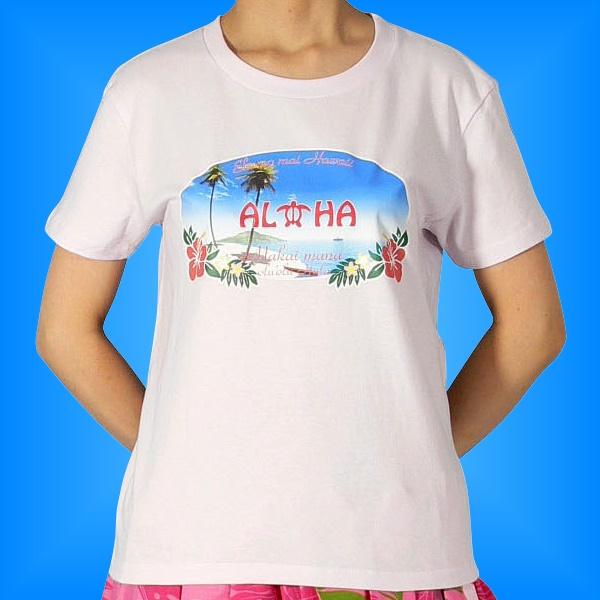 プリントに南の島とホヌを使ったALOHAのプリント。バックにもホヌが泳いでいます。 ※プリント部分のアイロンはご遠慮ください。身丈：65cm適応ヌード寸法：バスト89〜95cm／ ウエスト87〜93cm 素材：綿100%※生産ロットによって...